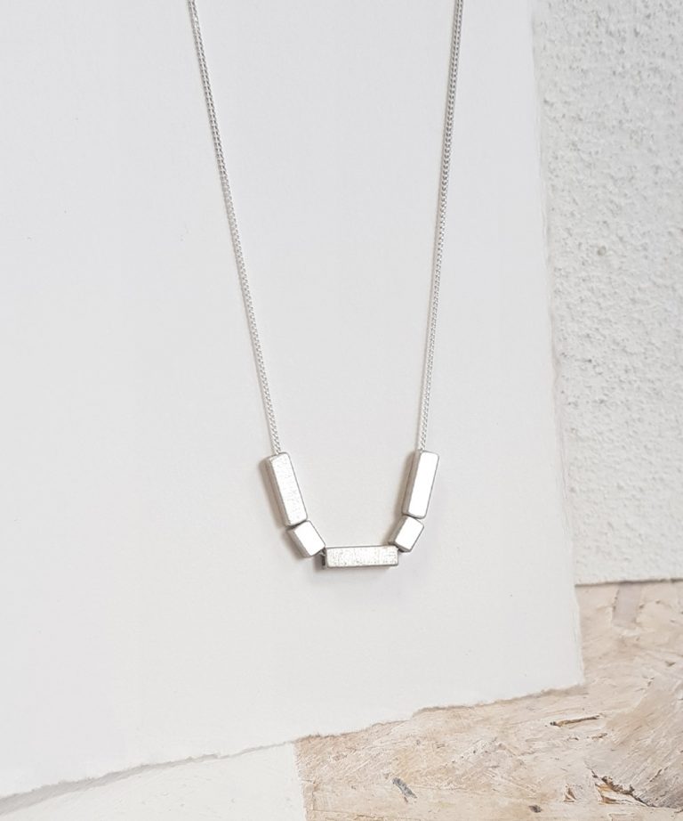 Mixed Quin Bar Necklace – https://www.chloesolomon.co.uk/